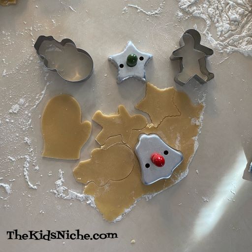 Baking Christmas Cookies – The Kids Niche